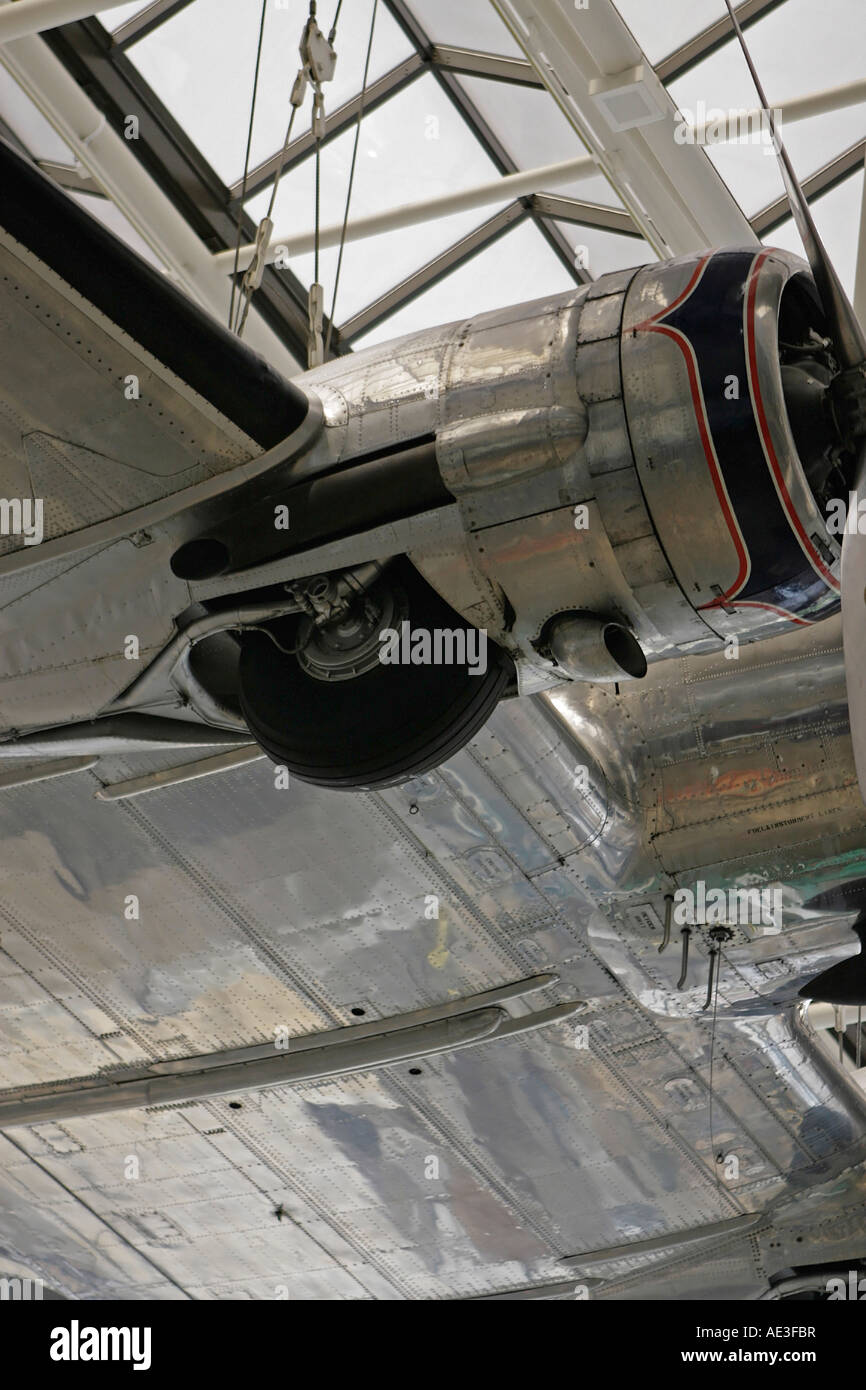 Under Carriage of Airplane Stock Photo - Alamy
