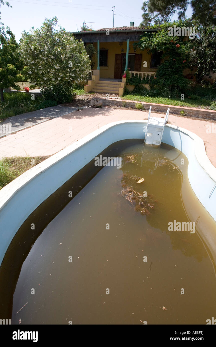 abandoned swiming pool Stock Photo - Alamy
