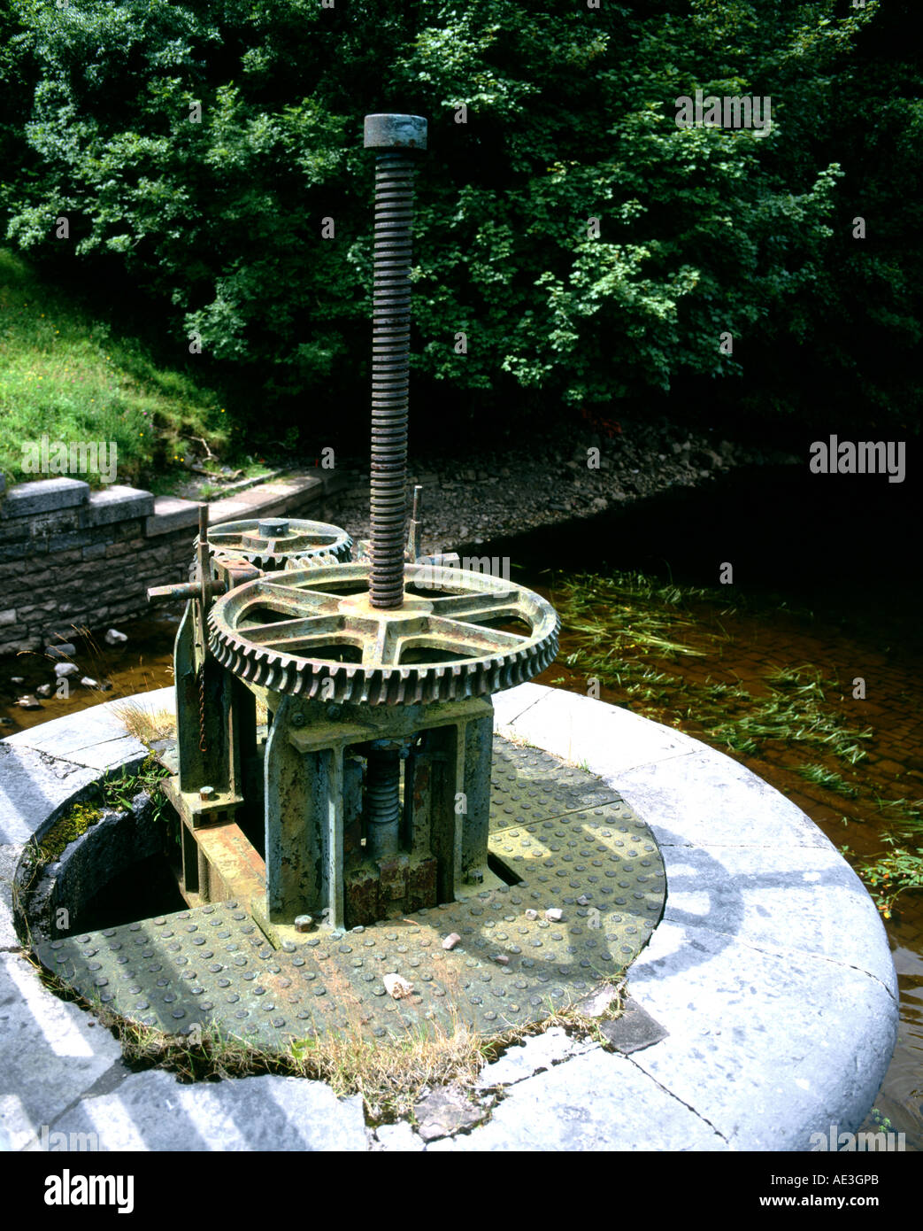 Valve gear hi-res stock photography and images - Alamy