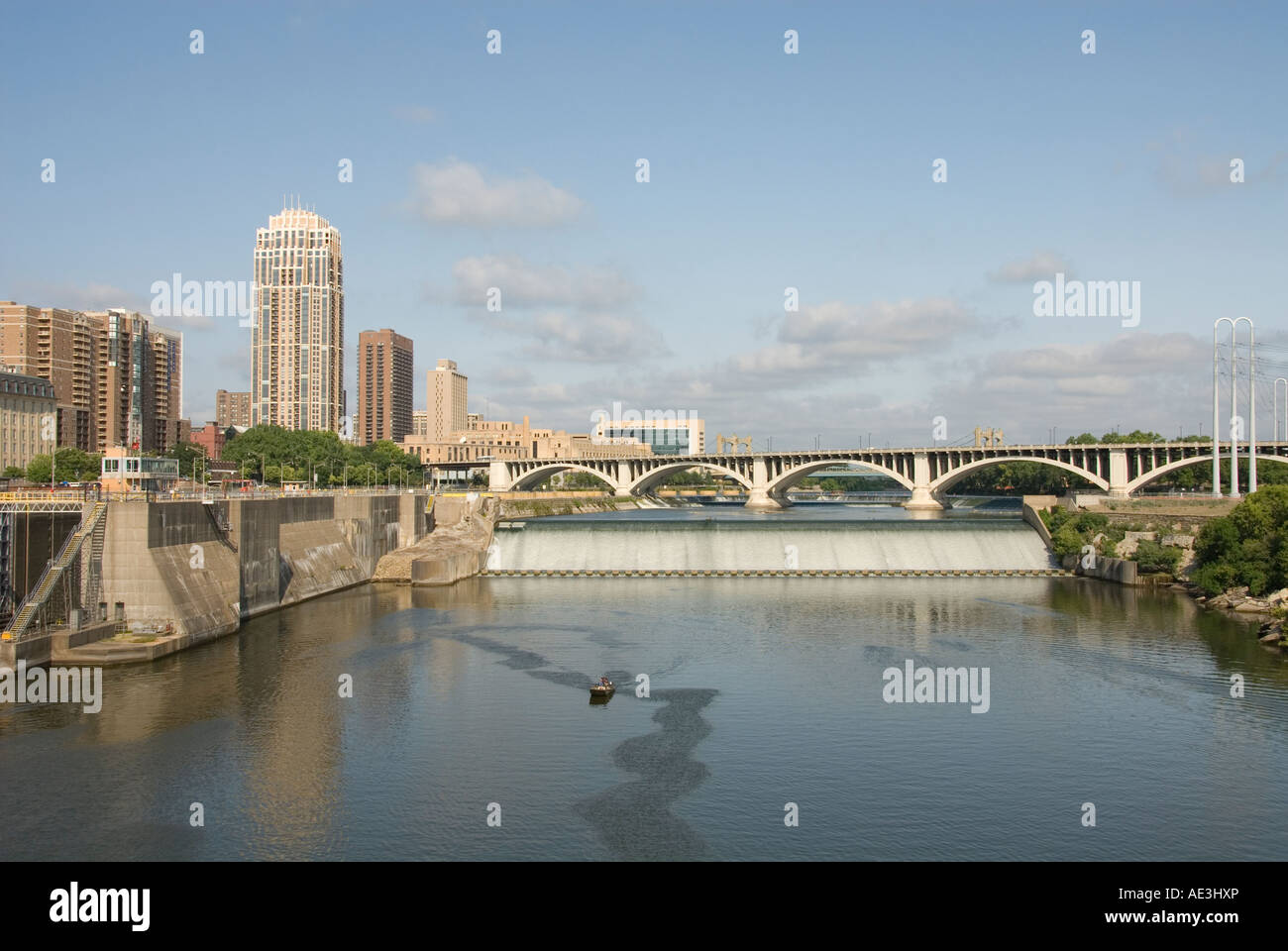 Saint anthony falls hi-res stock photography and images - Alamy