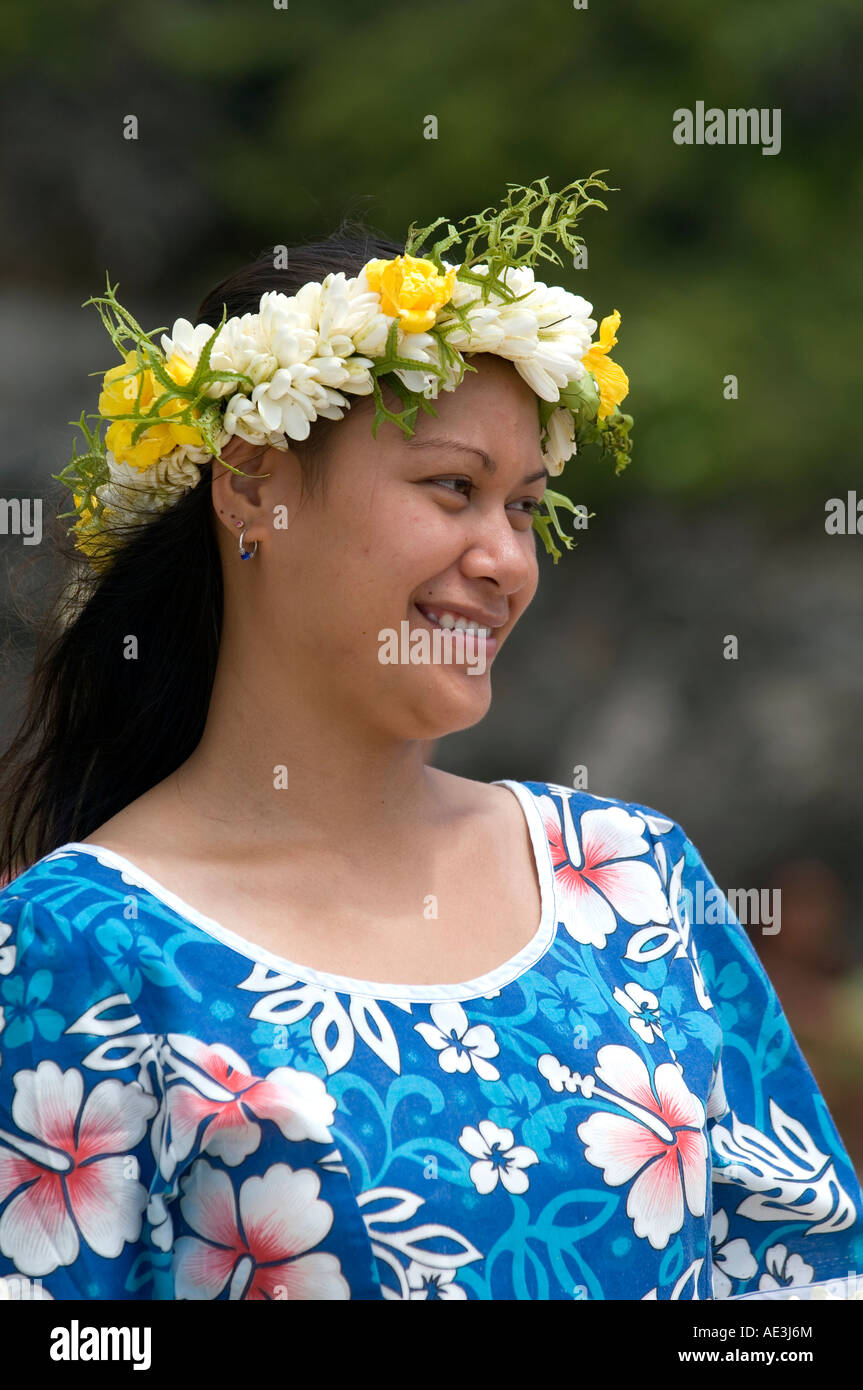 Woman smiling cook islands hi-res stock photography and images - Alamy
