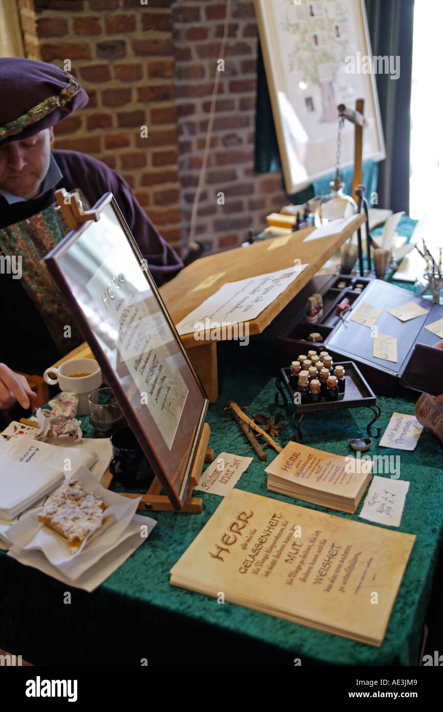 Medieval professions hi-res stock photography and images - Alamy