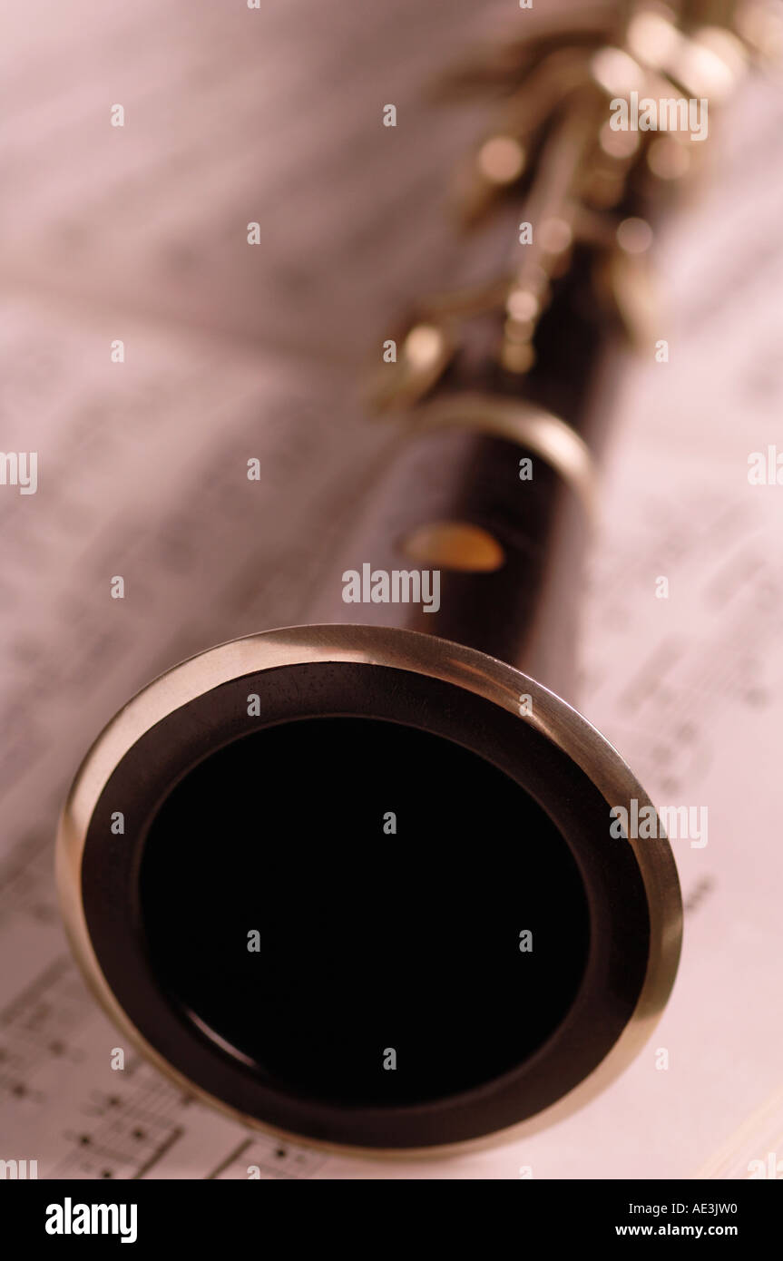 Clarinet on sheet music hi-res stock photography and images - Alamy
