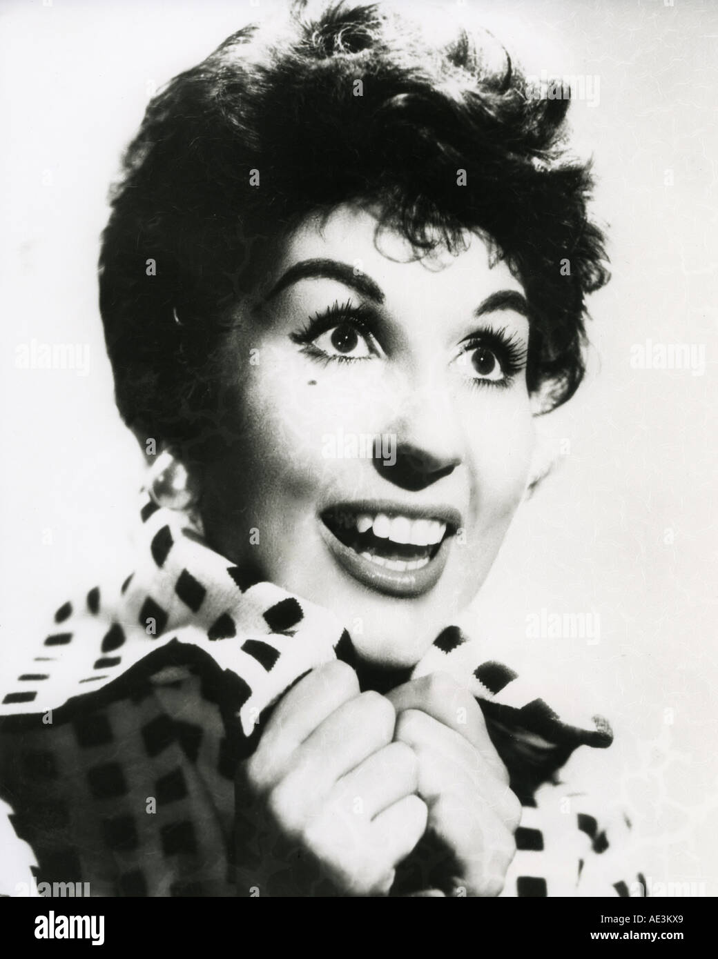 Alma cogan 1932 1966 uk pop hi-res stock photography and images - Alamy