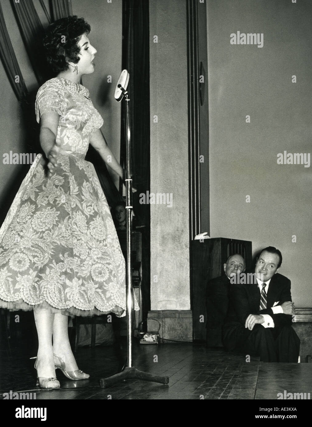 ALMA COGAN UK pop singer watched by Bob Hope in 1954 Stock Photo - Alamy