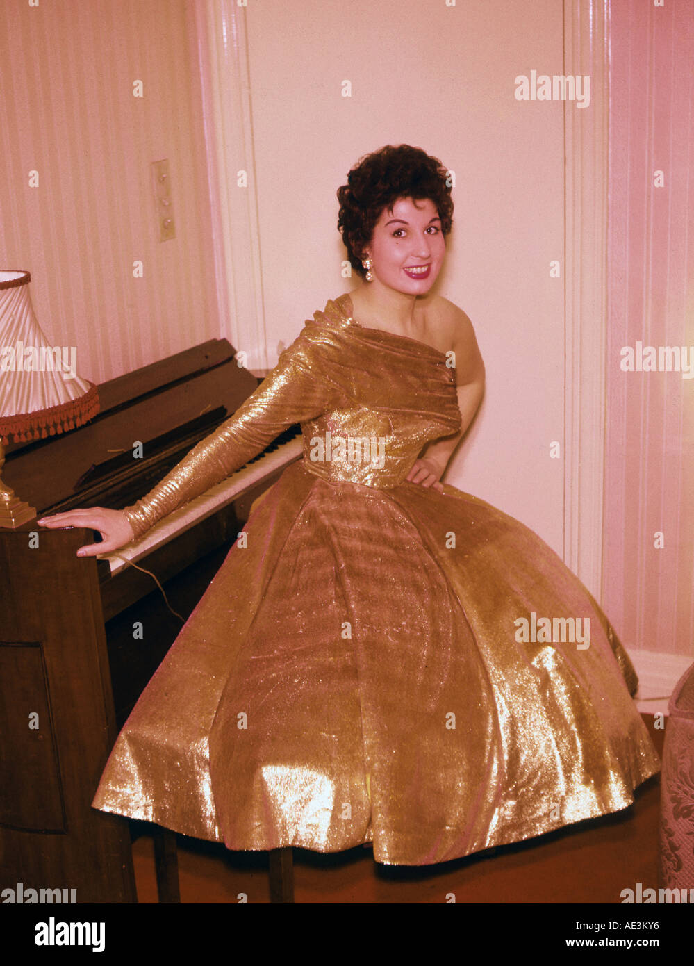 ALMA COGAN (1932-1966) UK pop singer about 1954 Stock Photo - Alamy