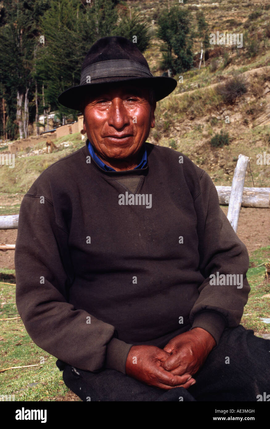 Aymara man - Isla del Sol, Lake Titicaca, BOLIVIA Stock Photo - Alamy