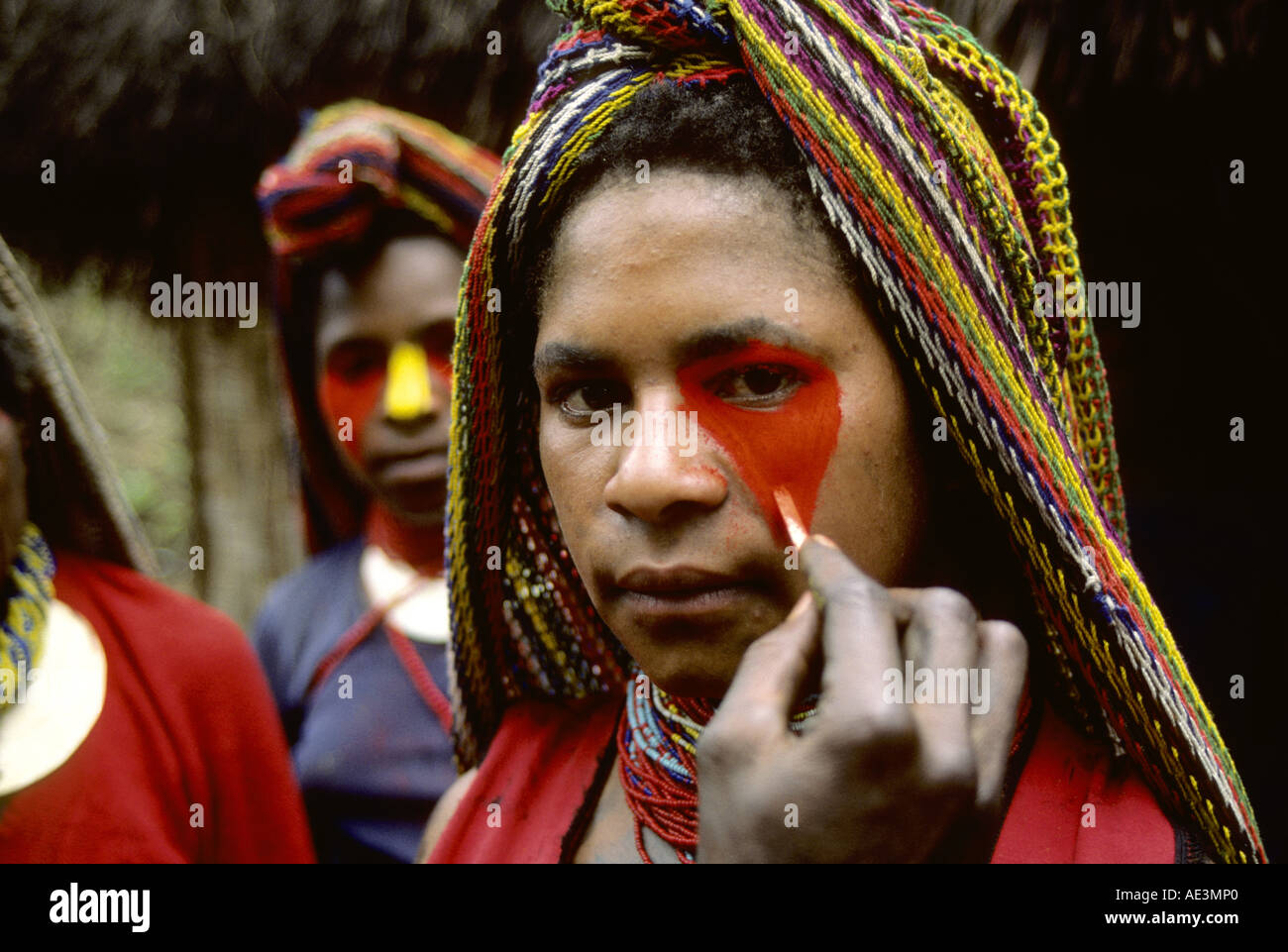 Guinea highlands tari huli traditional hi-res stock photography and ...
