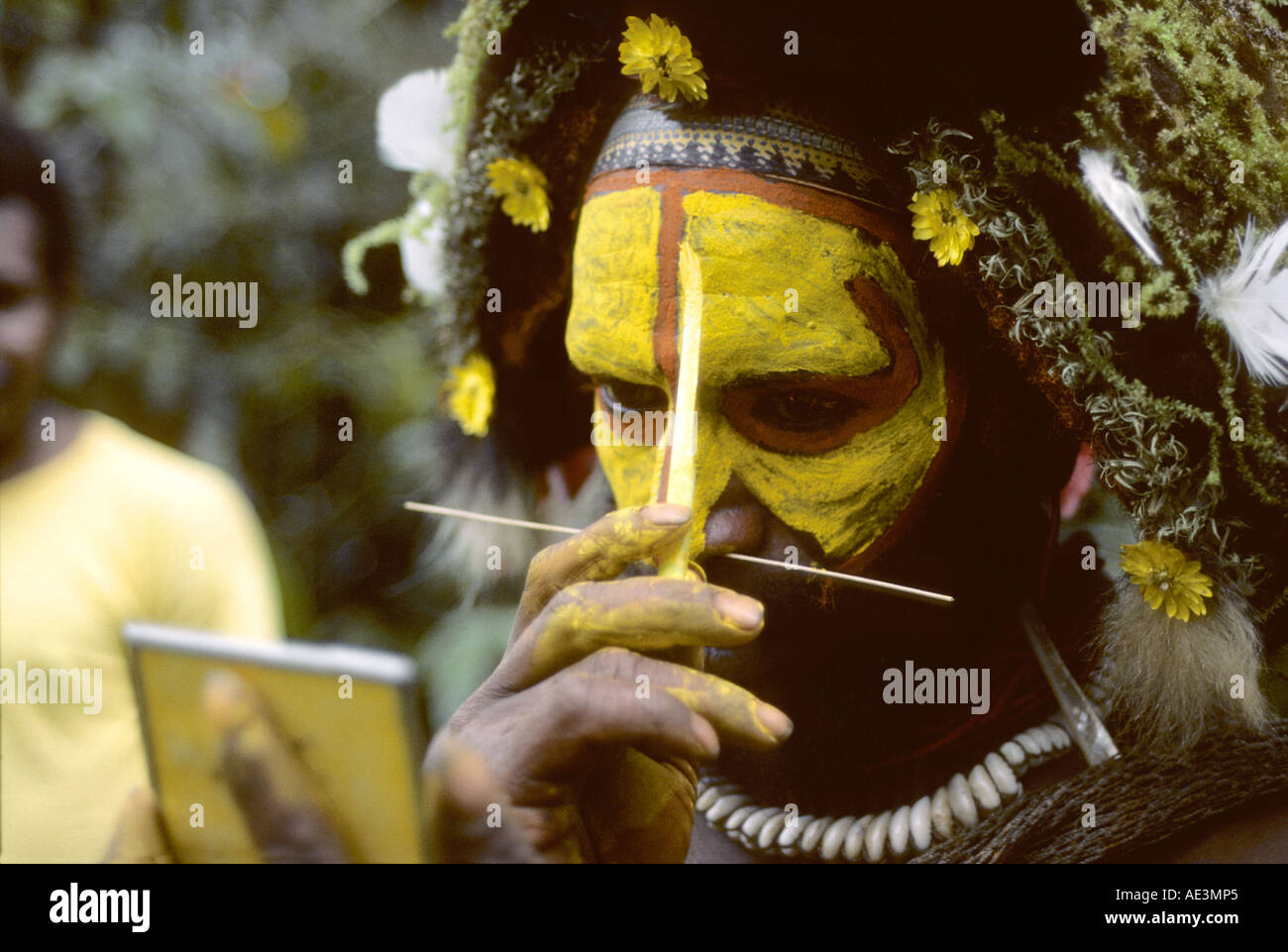 Huli man face painting Tari Western Highlands Papua New Guinea Stock ...