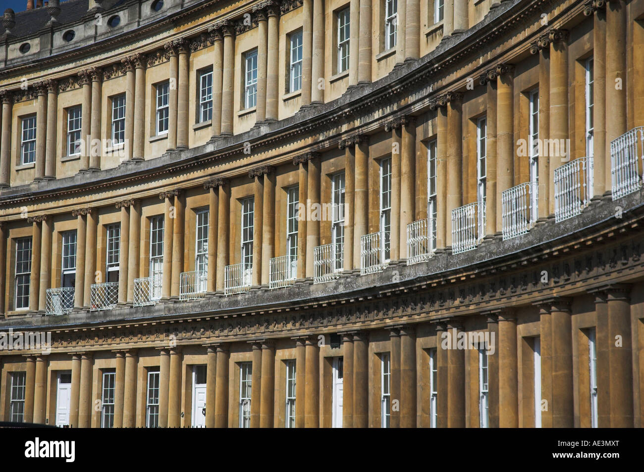 The Royal Crescent, made up of 30 Georgian terrace homes in Bath ...