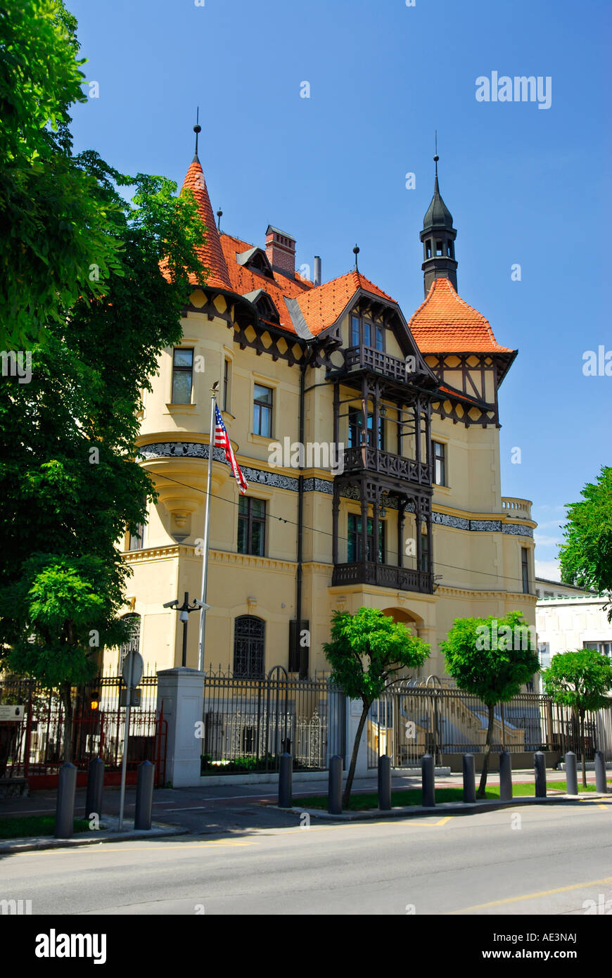 Embassy building hi-res stock photography and images - Alamy