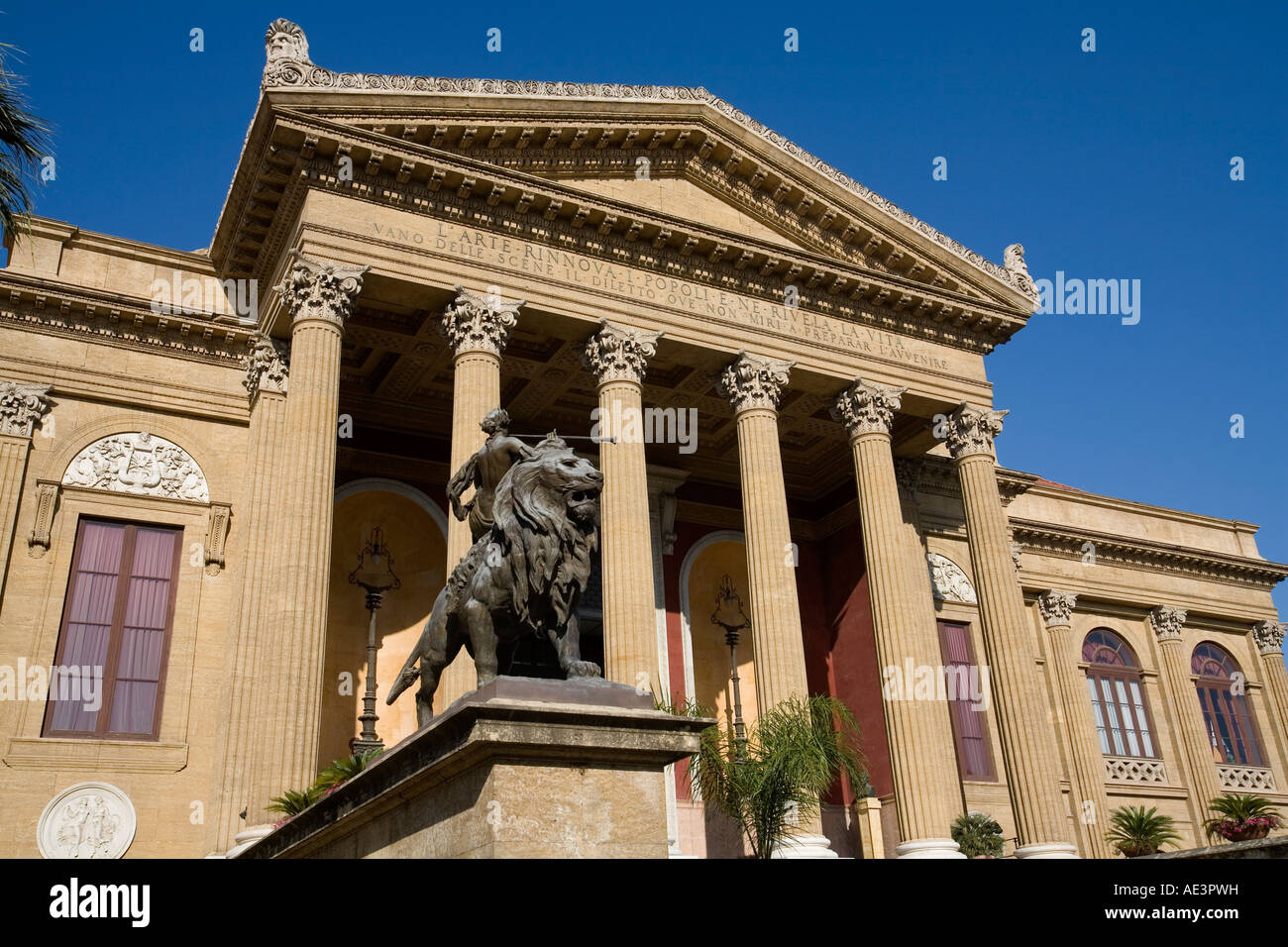 Massimo theatre Palermo Sicily Stock Photo - Alamy