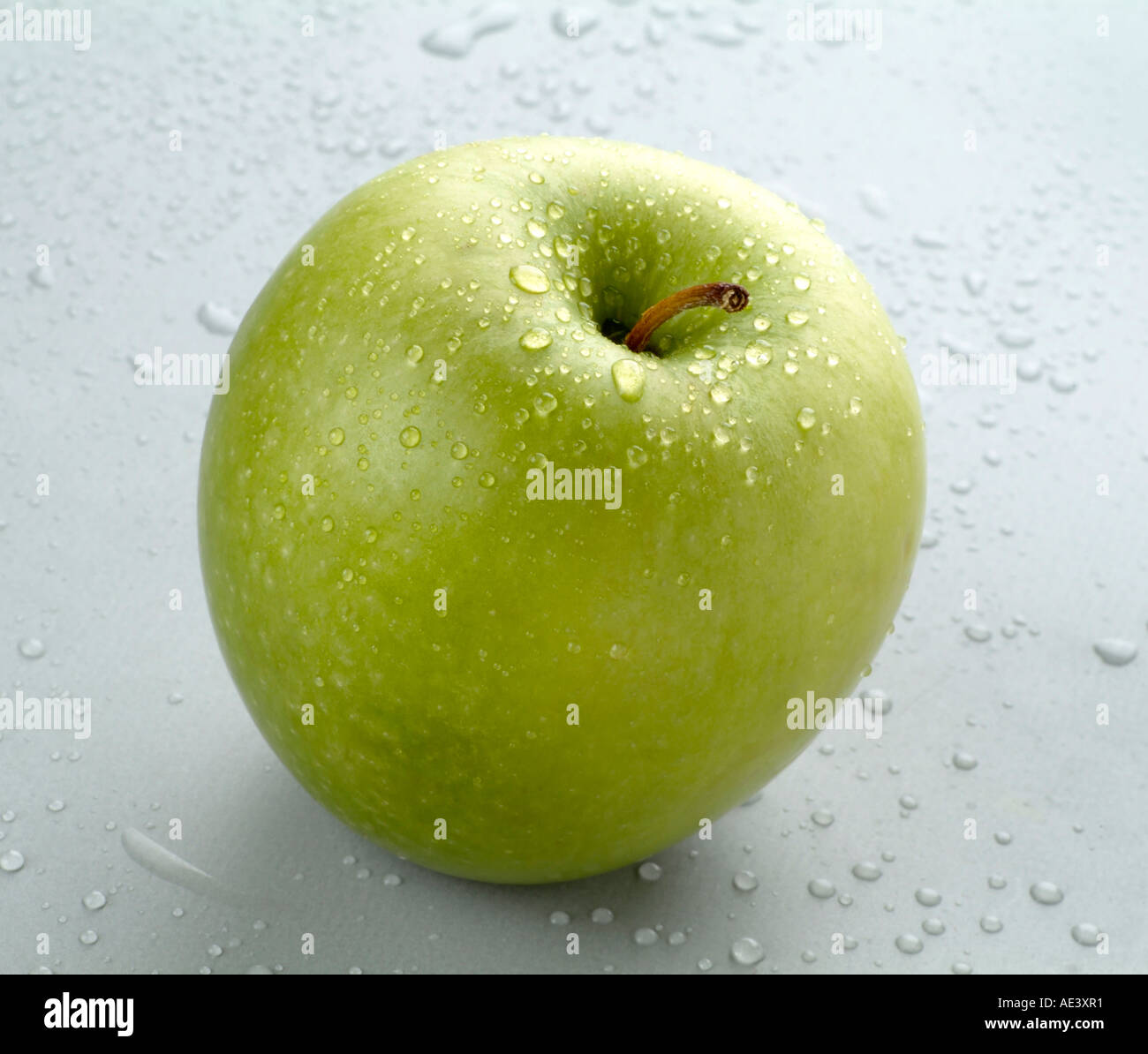 Wet Green Apple Stock Photo - Alamy