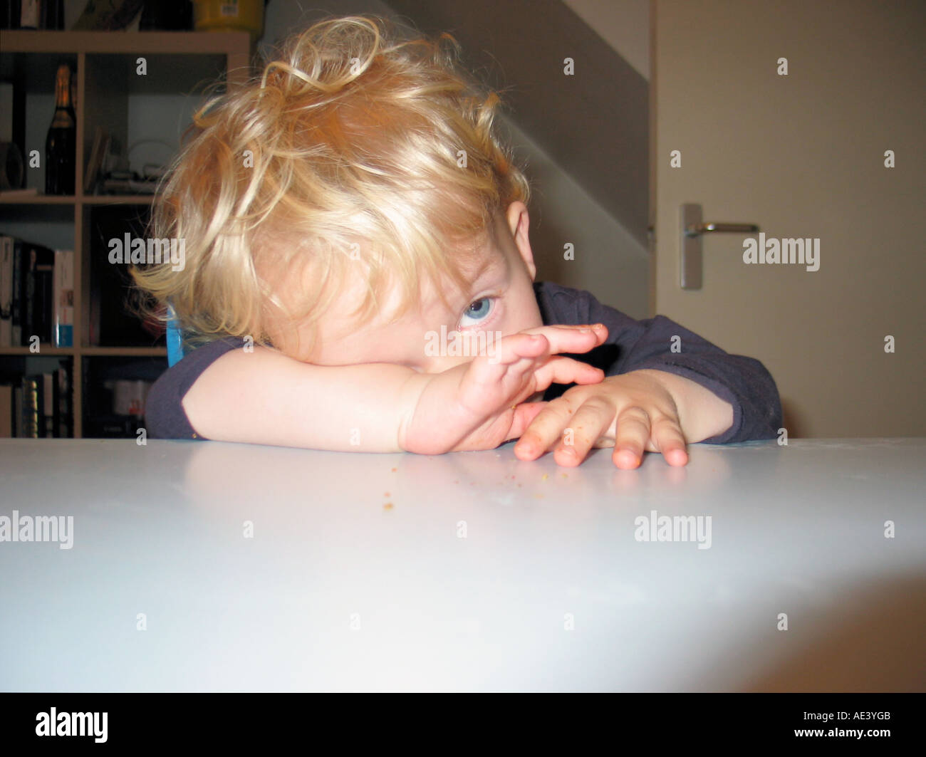 Tapping fingers table hi-res stock photography and images - Alamy
