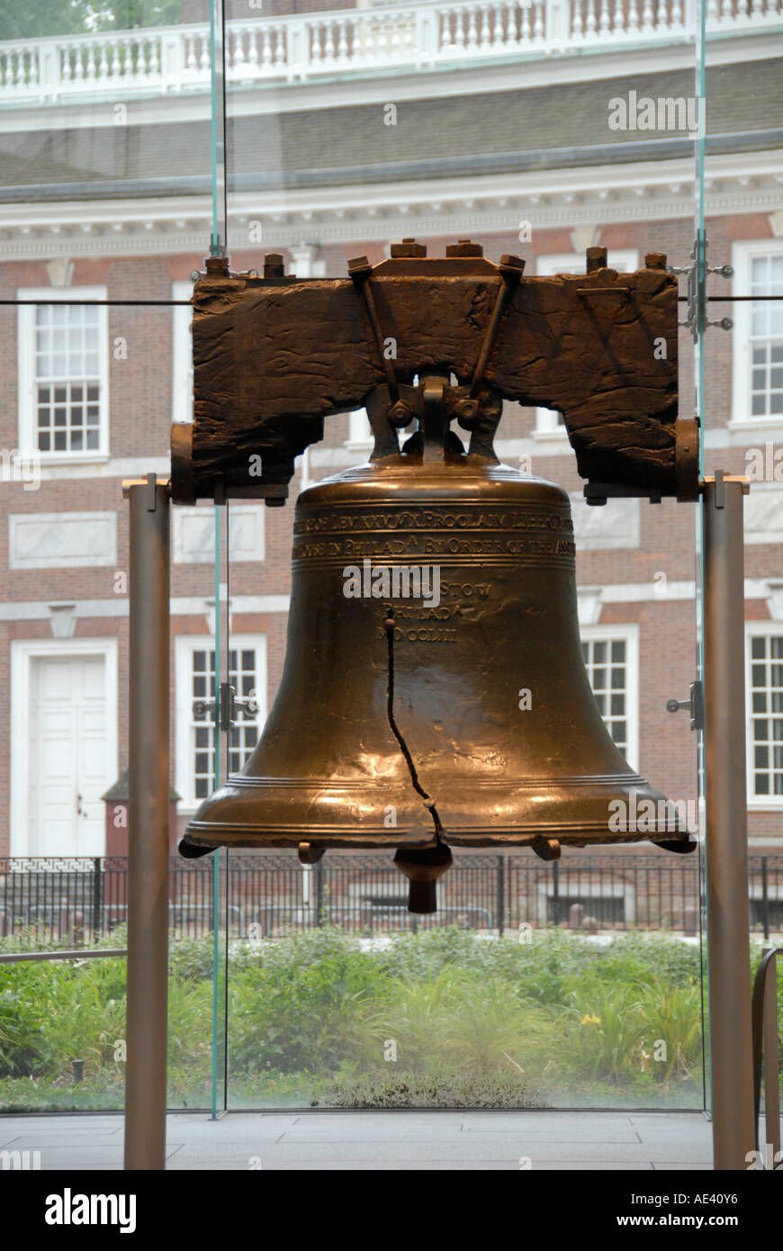 Liberty bell crack hi-res stock photography and images - Alamy