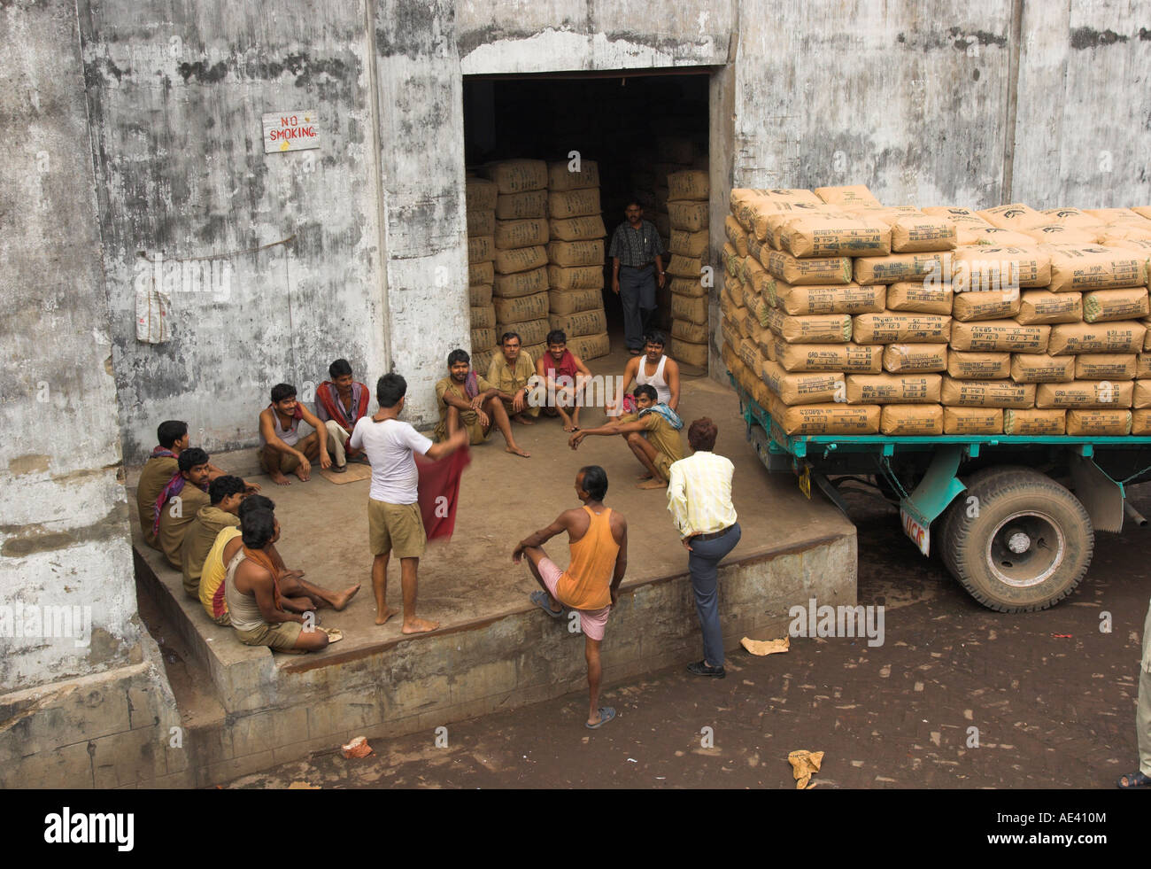 Warehouse workers at Carrit Moran & Company's tea warehouses at Kolkata ...