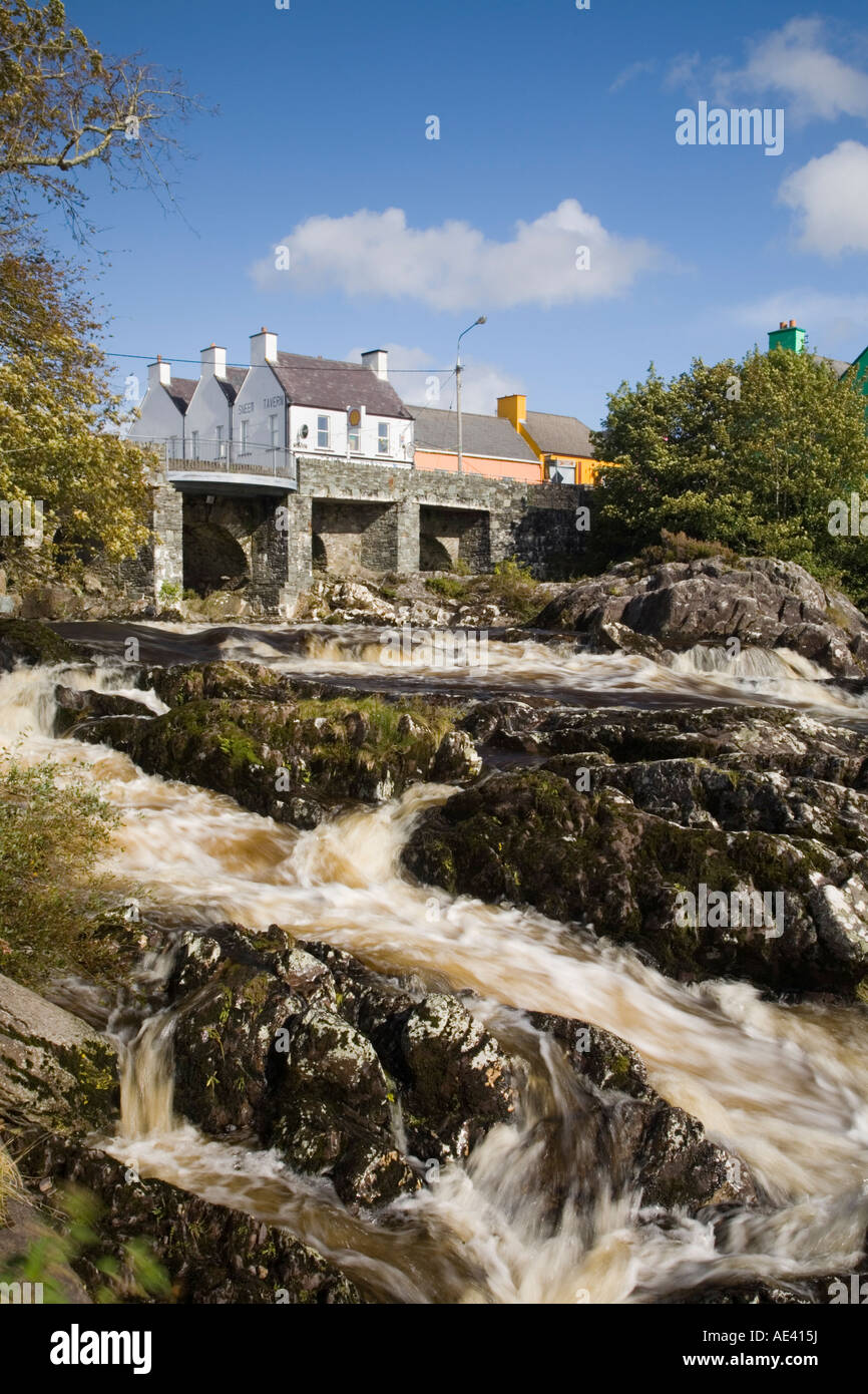 Sneem River below road bridge, Ring of Kerry tourist route, Sneem ...
