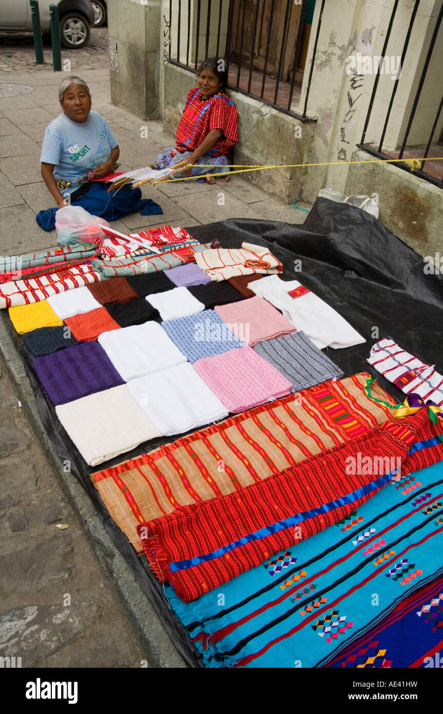 Weaving on street, Oaxaca City, Oaxaca, Mexico Stock Photo - Alamy