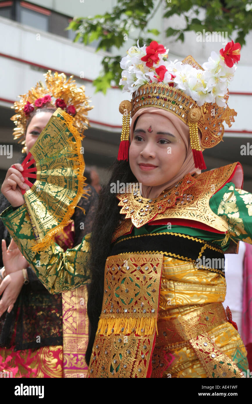 Hamburg Festival cultural Altonale. Indonesia. Small indonesian girls ...