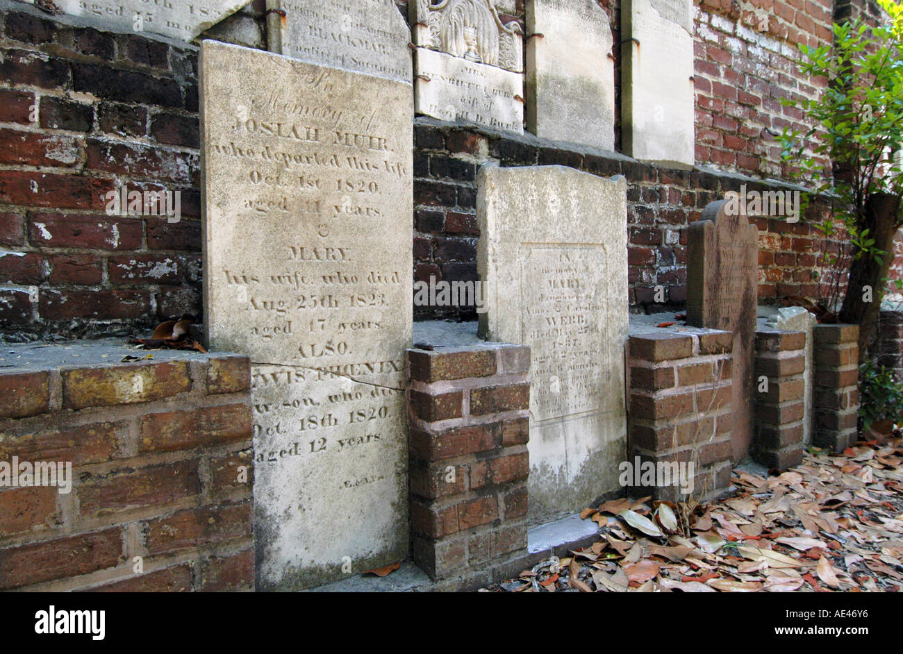 Gravestones Colonial Park Cemetery Savannah Georgia USA Stock Photo - Alamy
