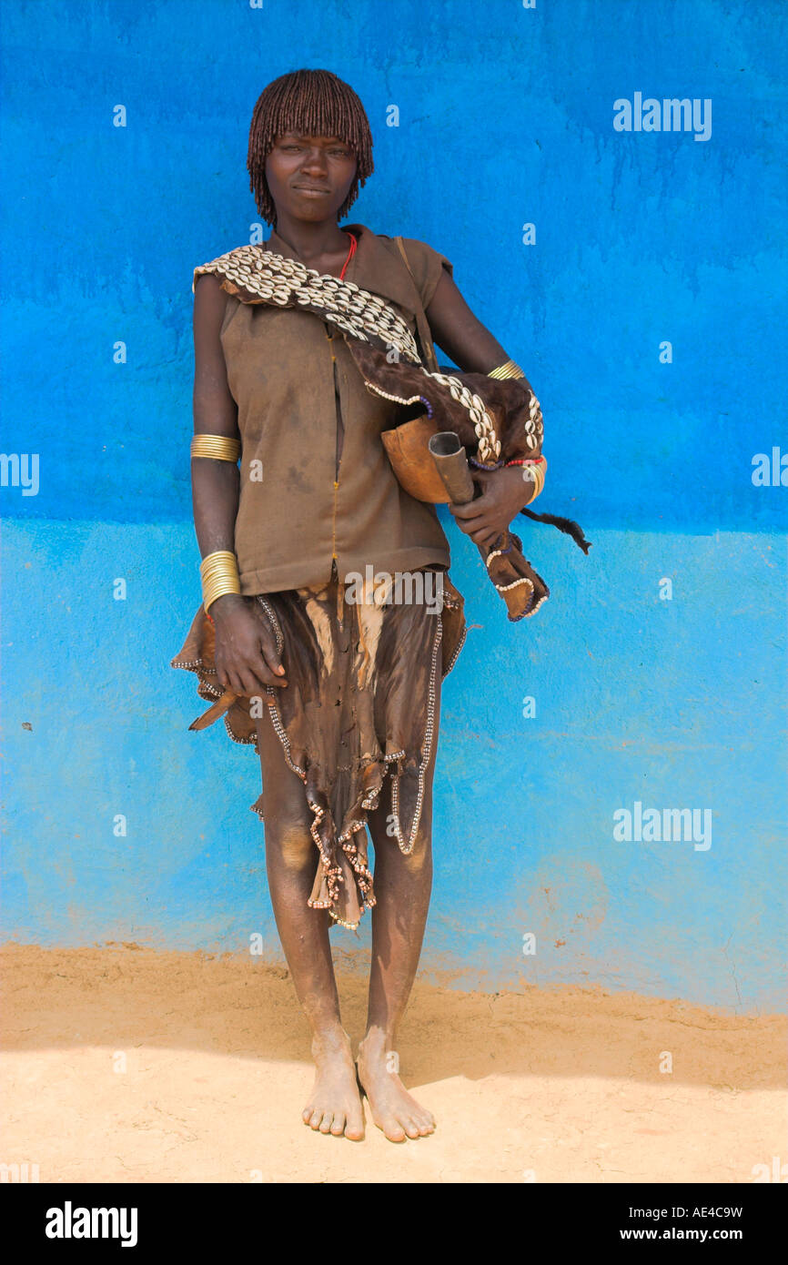African tribal full body female hi-res stock photography and images - Alamy