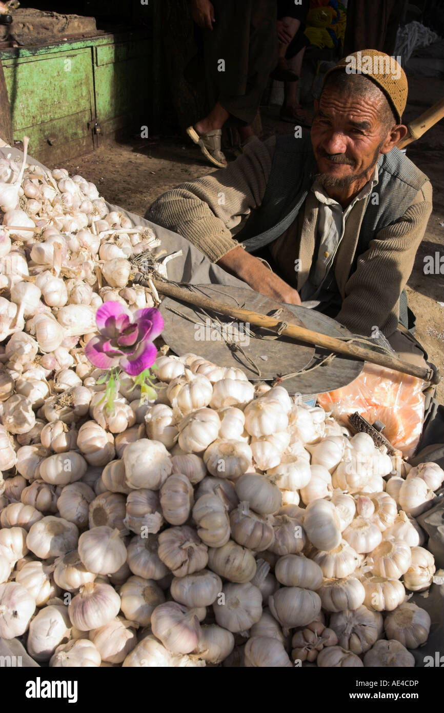 Man selling garlic, Bazaar, Central Kabul, Afghanistan, Asia Stock ...