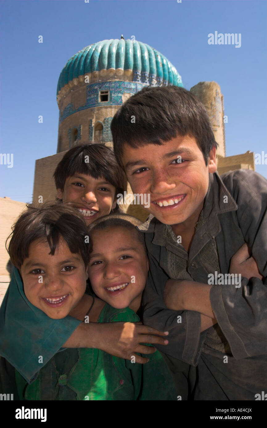 Afghan children smiling hi-res stock photography and images - Alamy