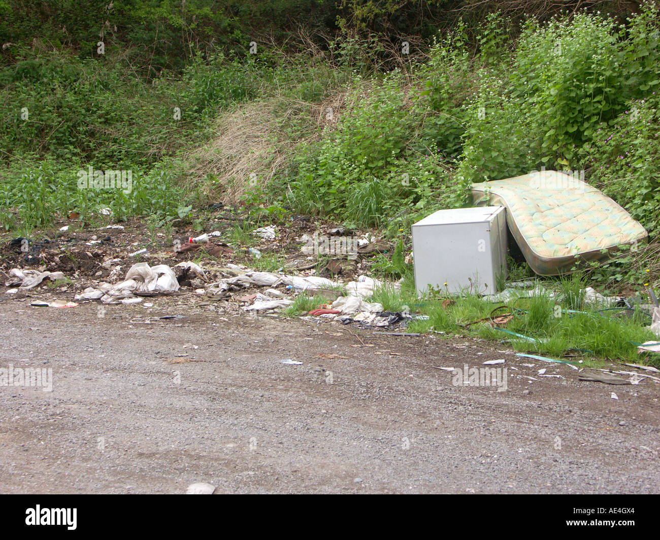 Fridge discarded fly tipping dumped hi-res stock photography and images ...