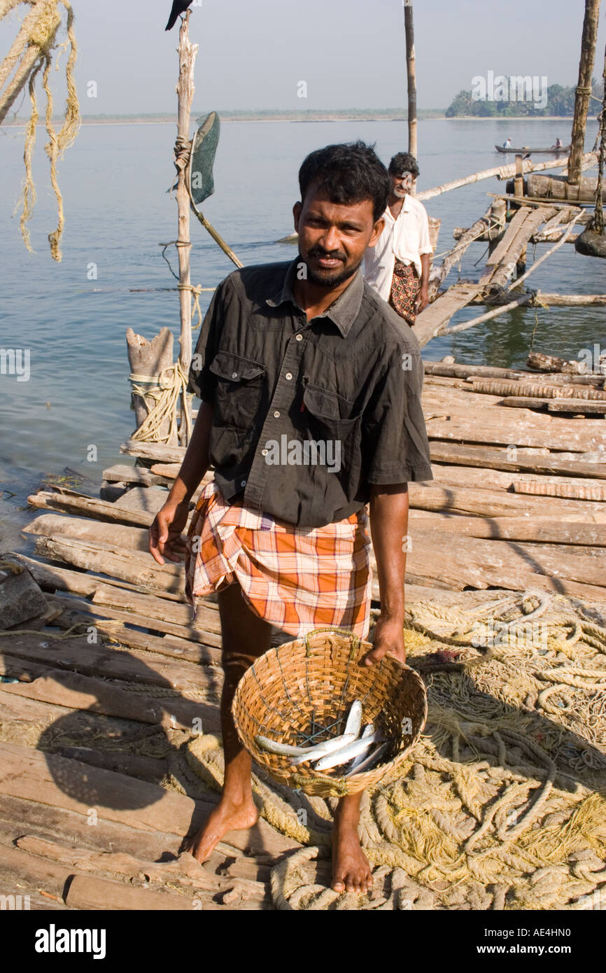 Fisherman, Fort Cochin, Kerala India shows meagre catch Stock Photo - Alamy