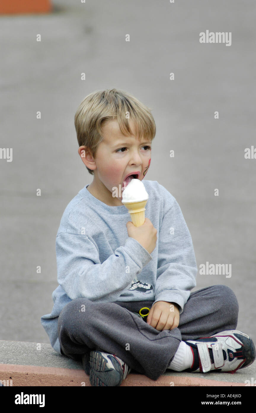 Kid paint humor hi-res stock photography and images - Alamy