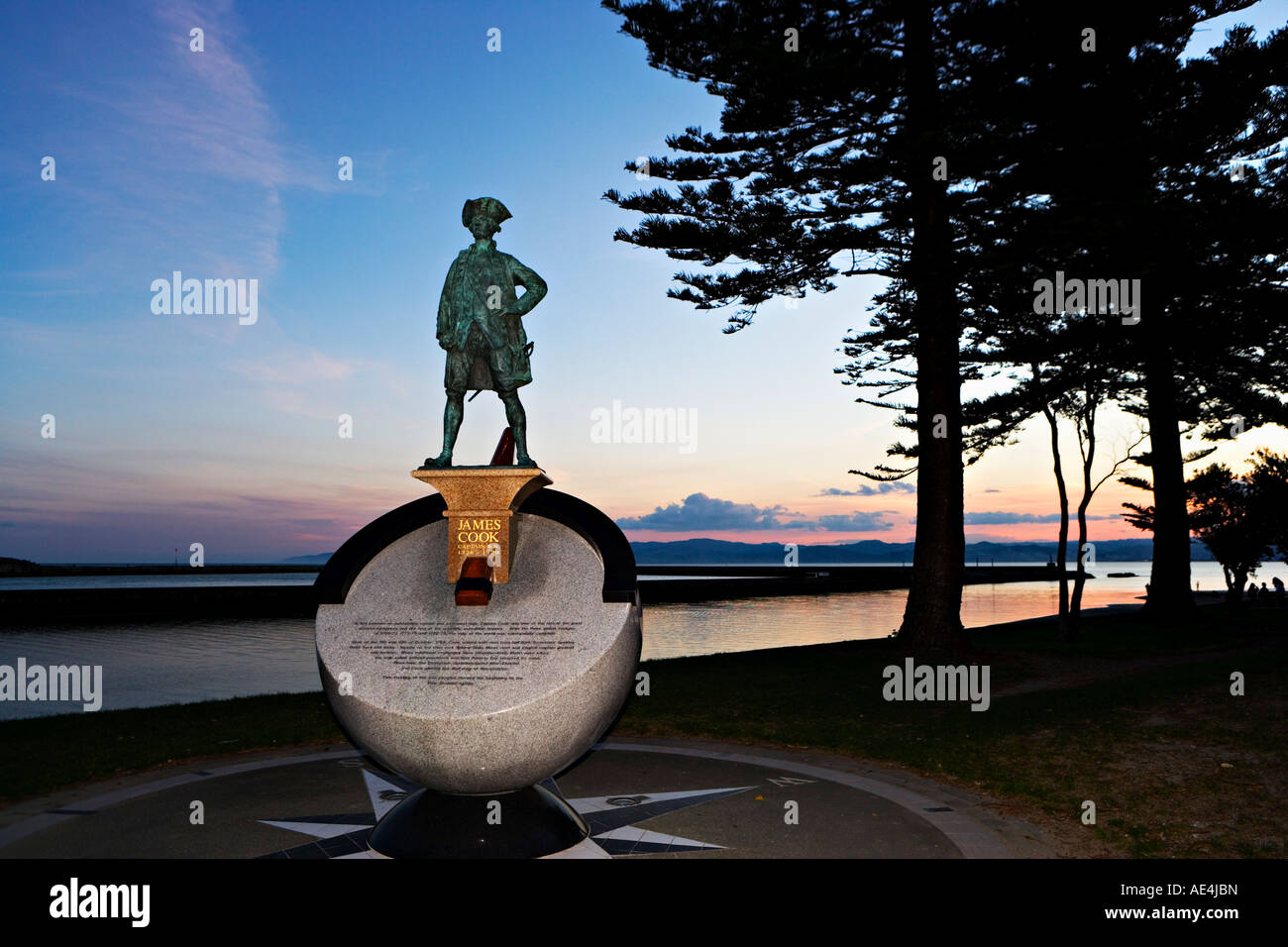 Captain cook statue in gisborne hi-res stock photography and images - Alamy