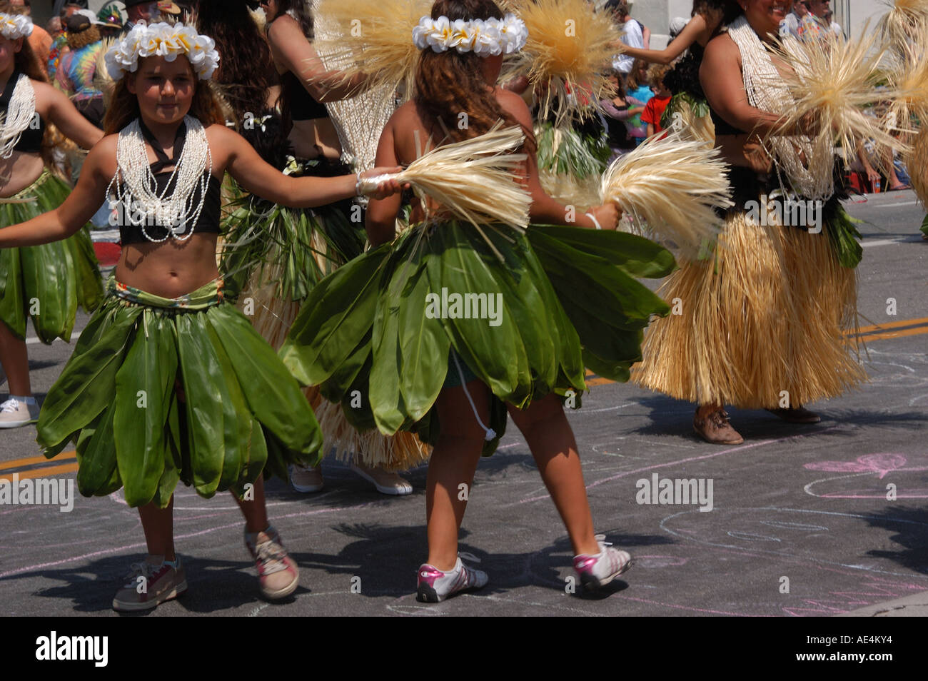 Hula dancers parade hi-res stock photography and images - Alamy