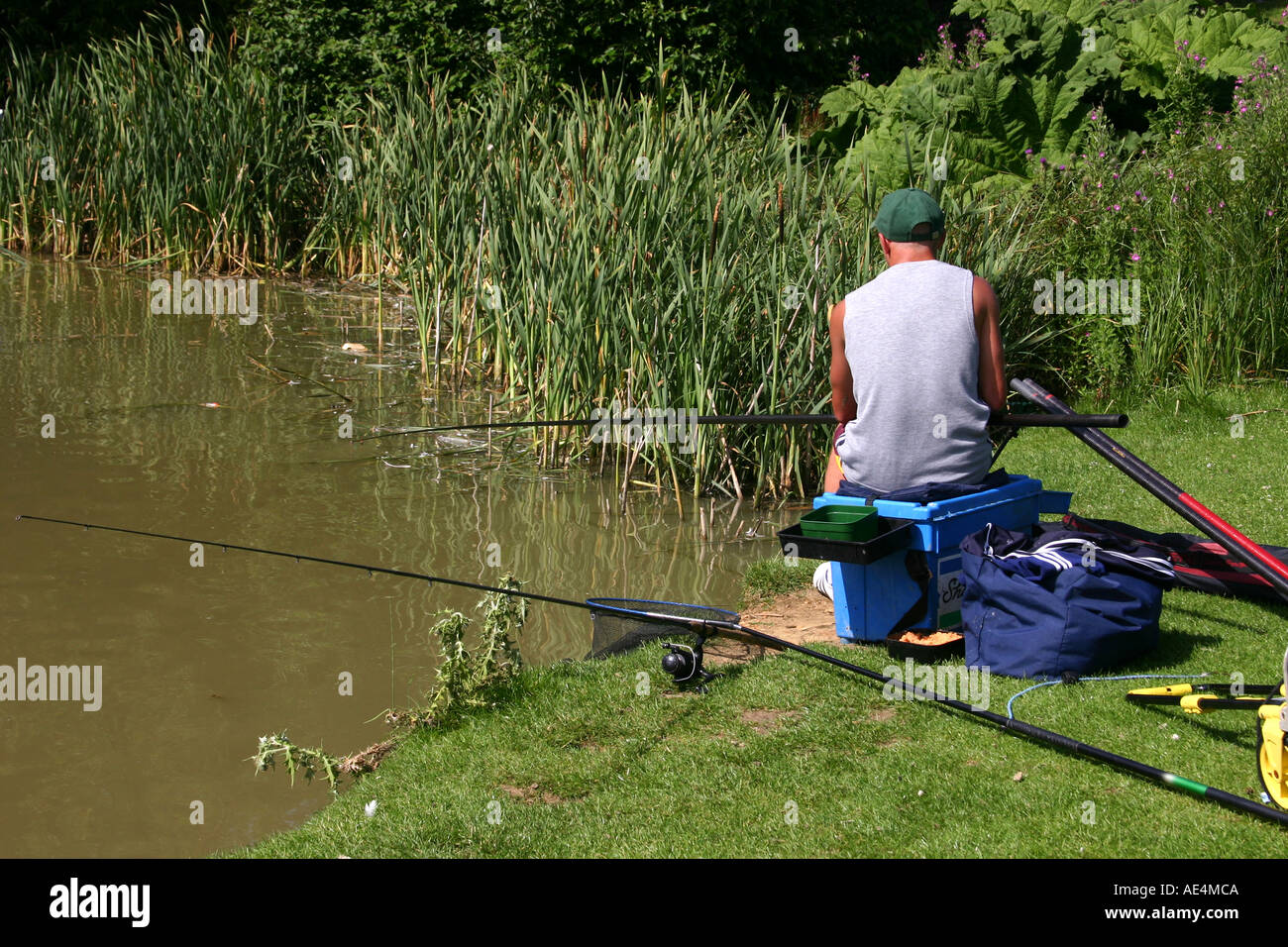 Fisherman using fishing pole catch hi-res stock photography and images ...