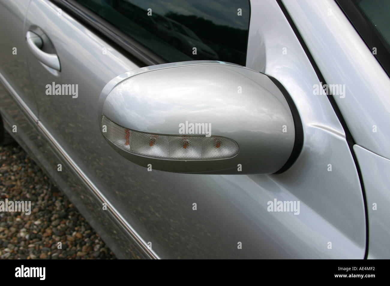 Mercedes door mounted rear view mirror with direction indication light ...