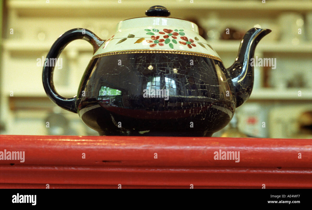 English teapot hi-res stock photography and images - Alamy