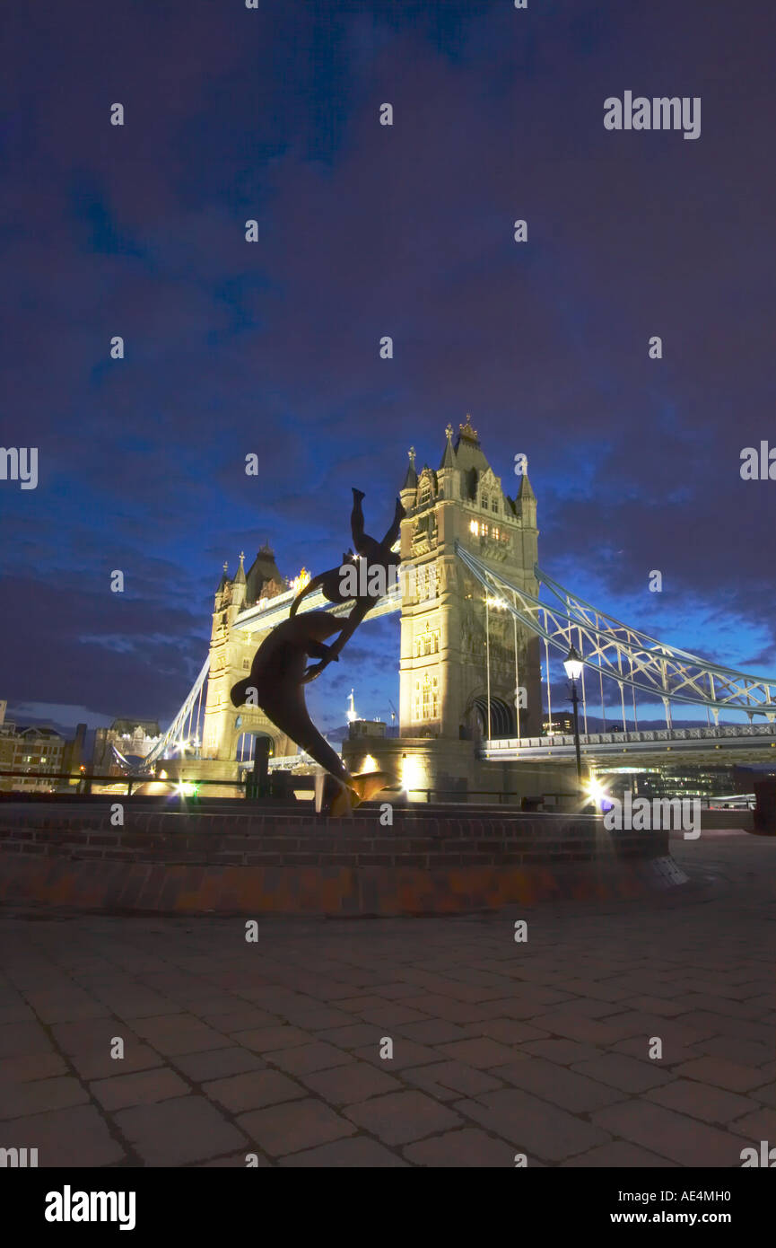 Maid of the bridge sculpture hi-res stock photography and images - Alamy