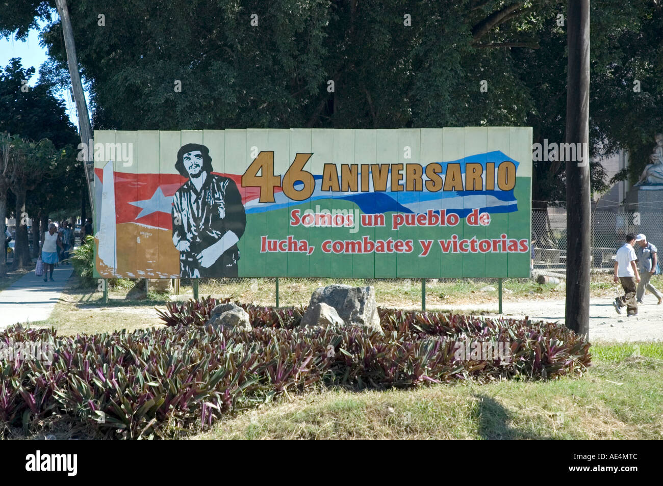 A roadside billboard depicting the Cuban flag and Che Guevara ...