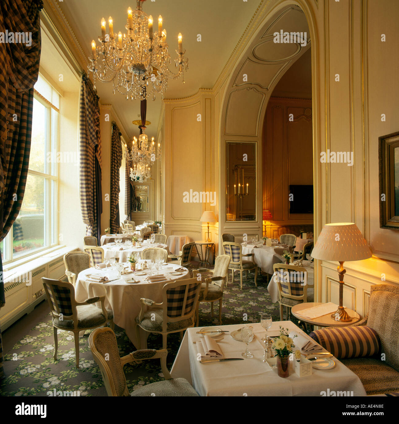 1990s dining area layout of Hyde Park Hotel London W1 England Stock ...