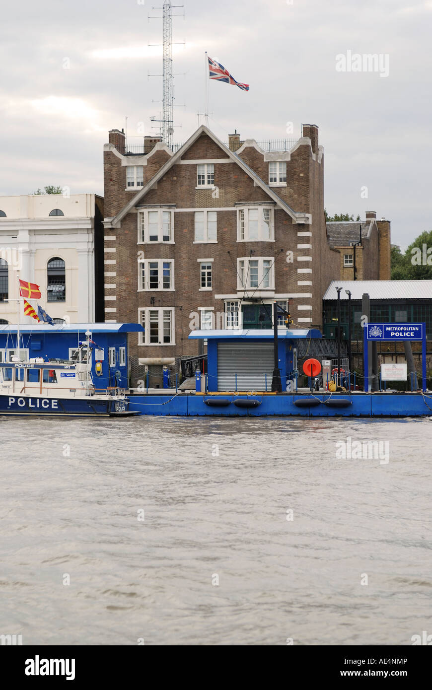RIVER POLICE WAPPING POLICE STATION OVERLOOKING THE RIVER THAMES EAST ...