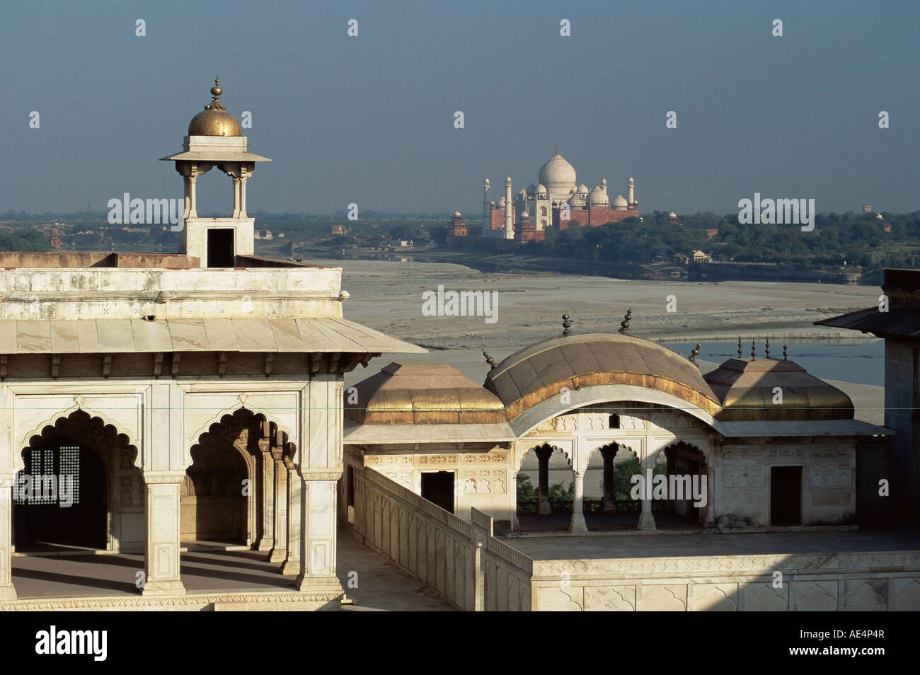 Taj Mahal, UNESCO World Heritage Site, across the Jumna (Yamuna) River ...