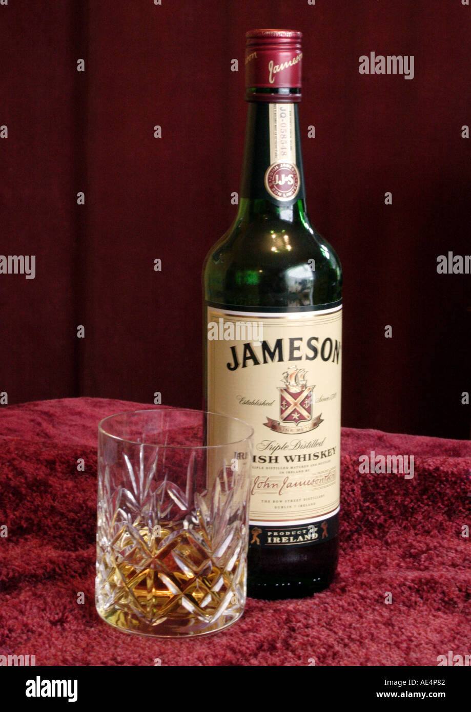 Bottle jameson irish whisky hi-res stock photography and images - Alamy