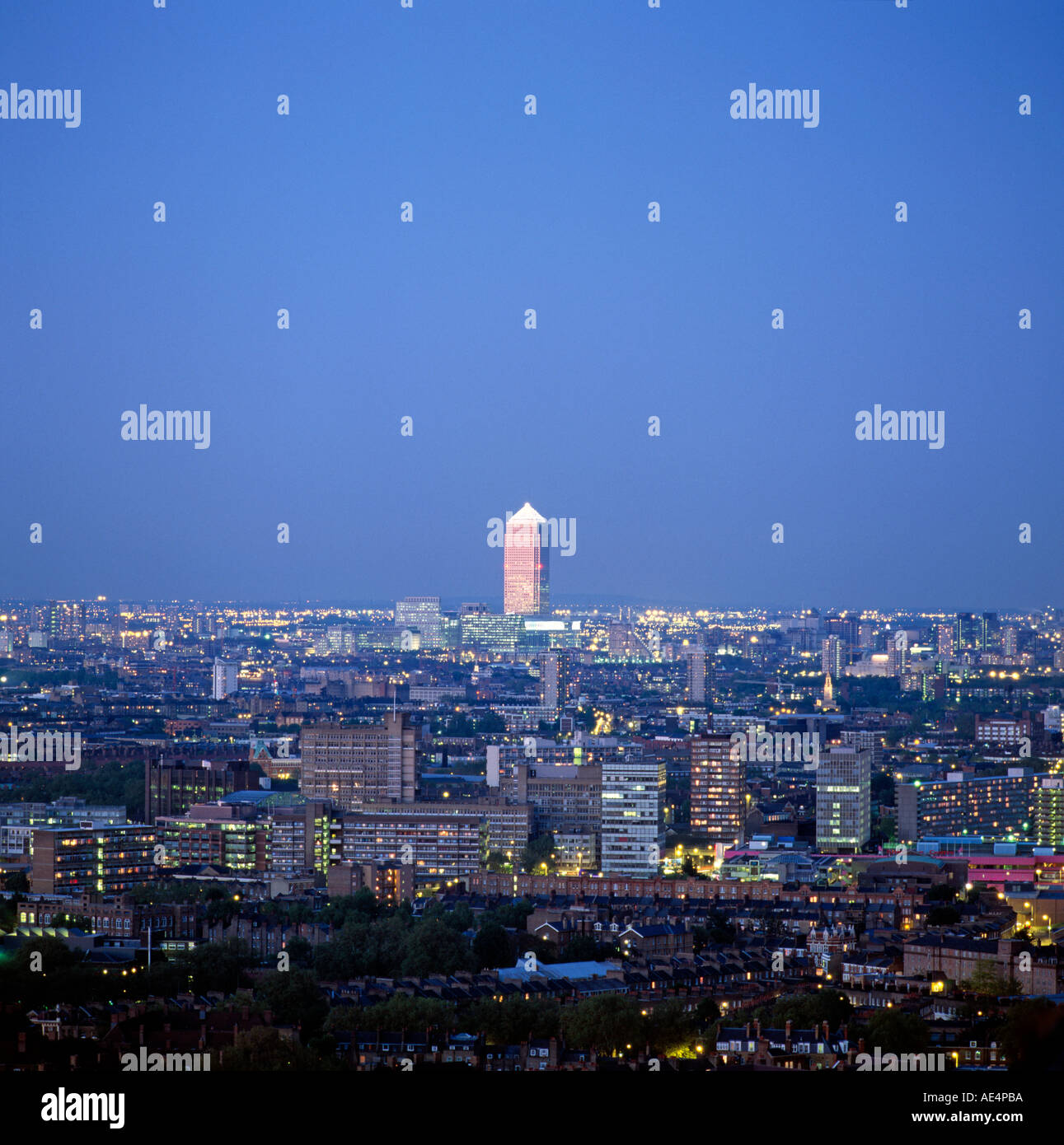 1990s canary wharf hi-res stock photography and images - Alamy