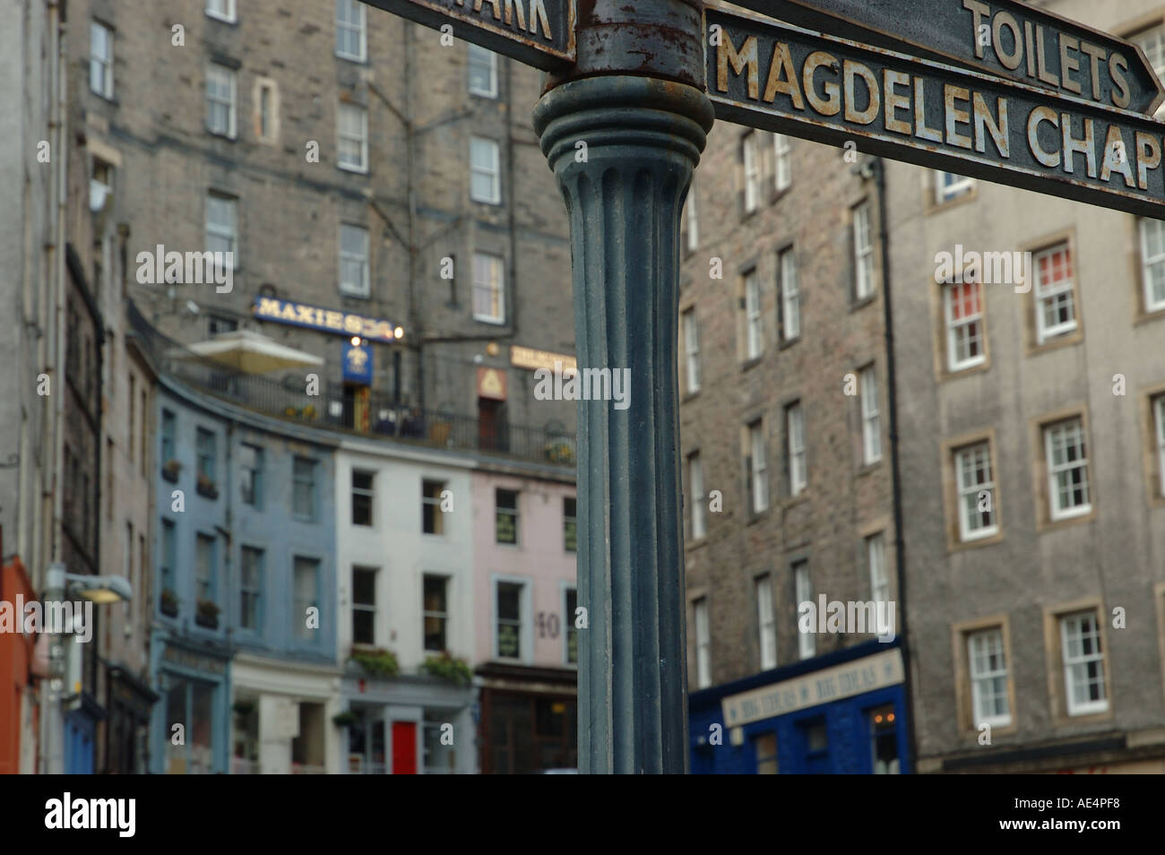 Edinburgh sign at the bottom of Victoria Street Stock Photo - Alamy