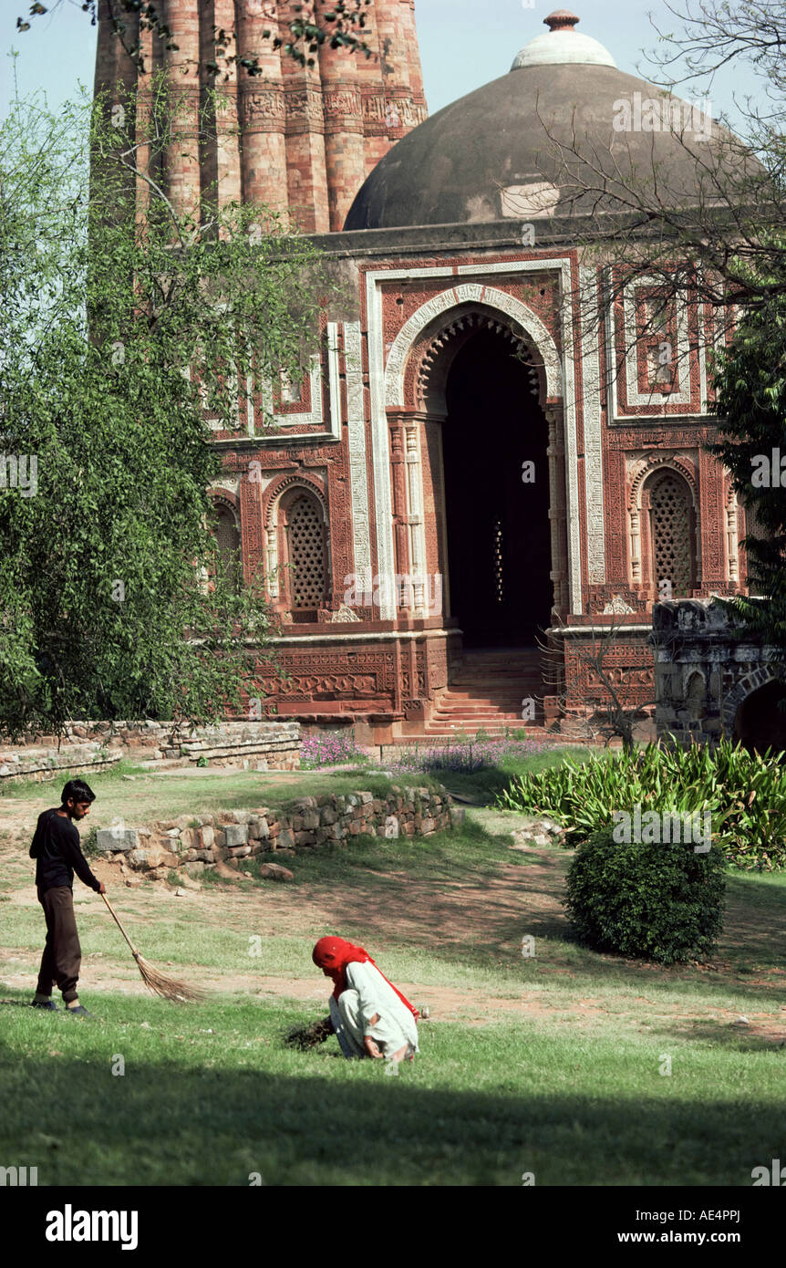 Quwwat ul islam mosque delhi hi-res stock photography and images - Alamy