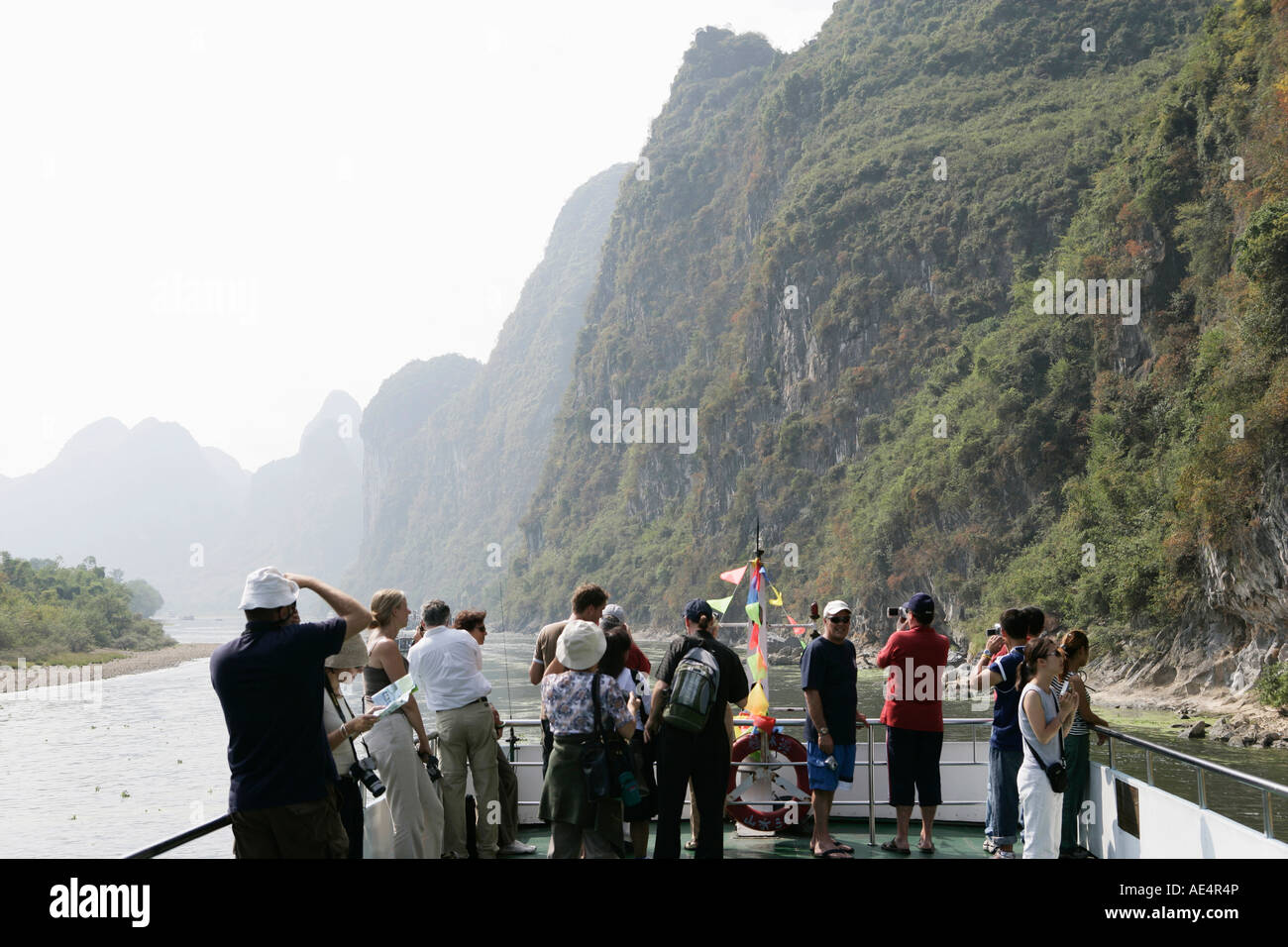 Tourists on cruise boat on Li River between Guilin and Yangshuo, Guilin ...