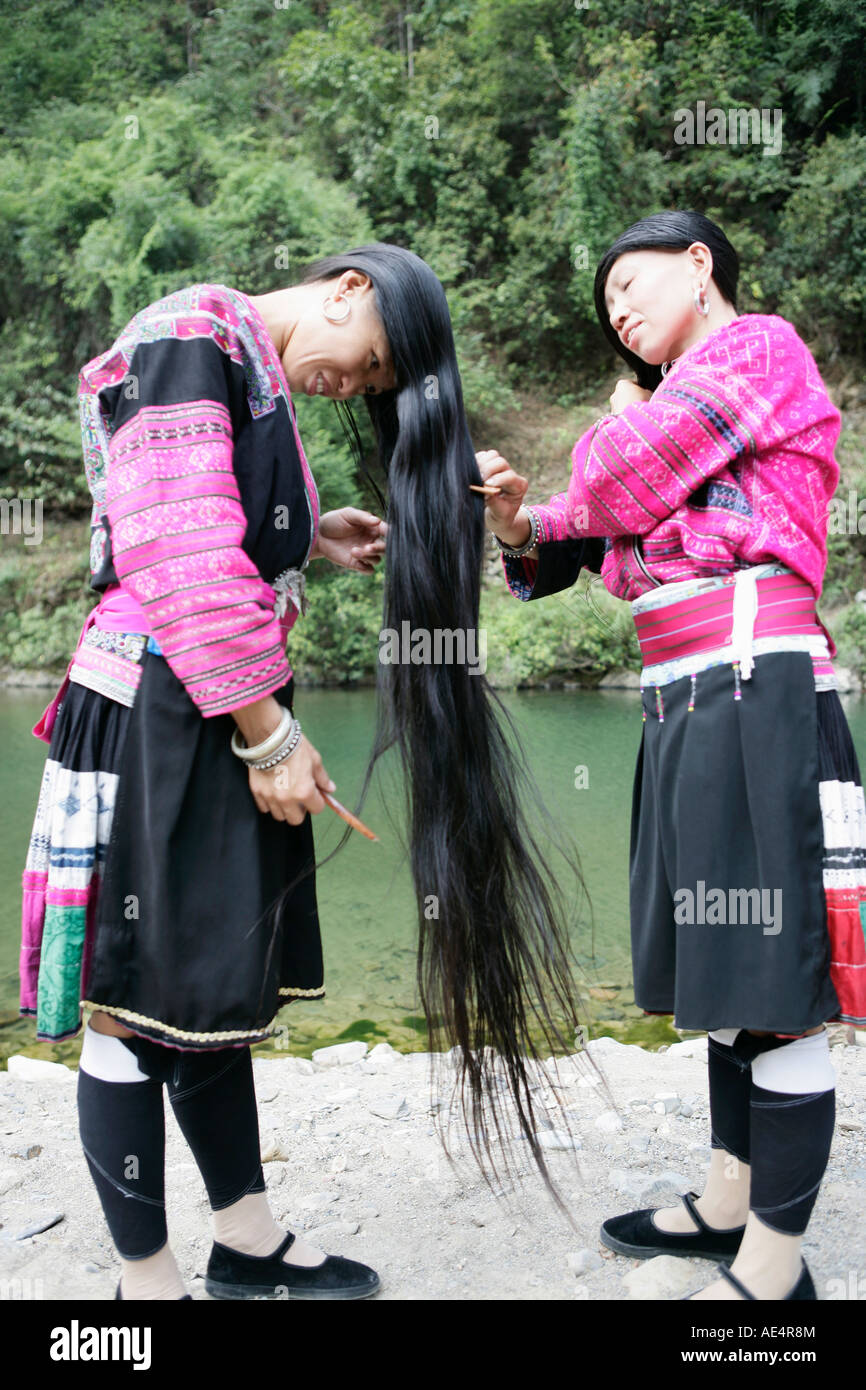 Women of Yao minority (Longhair tribe), Longsheng terraced ricefields ...