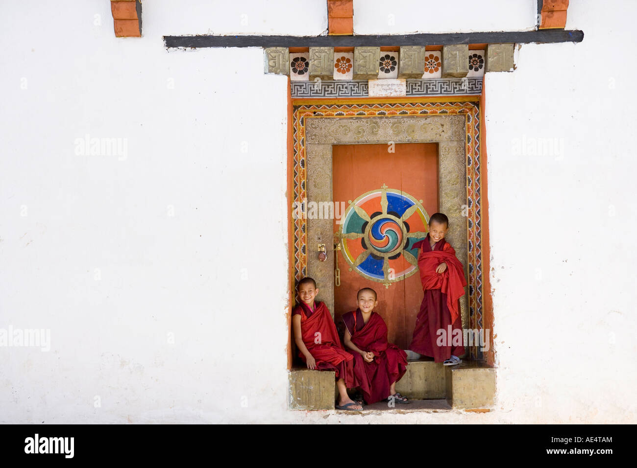 5 buddhist monks hi-res stock photography and images - Alamy