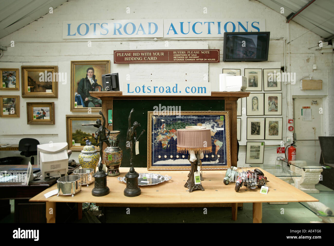 London painting auctions hi-res stock photography and images - Alamy