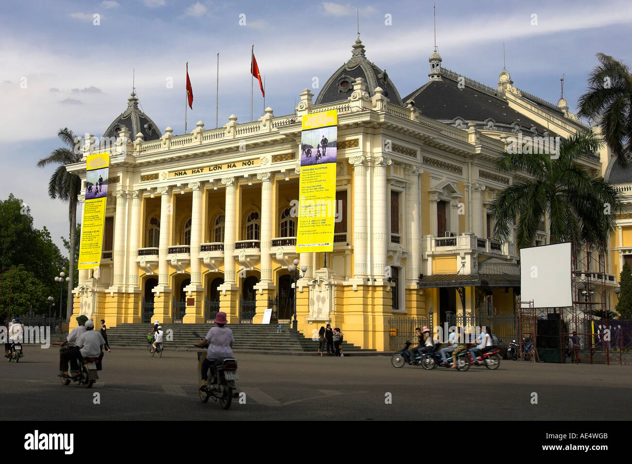 Nha Hat Lon Hanoi Opera House Vietnam Stock Photo - Alamy