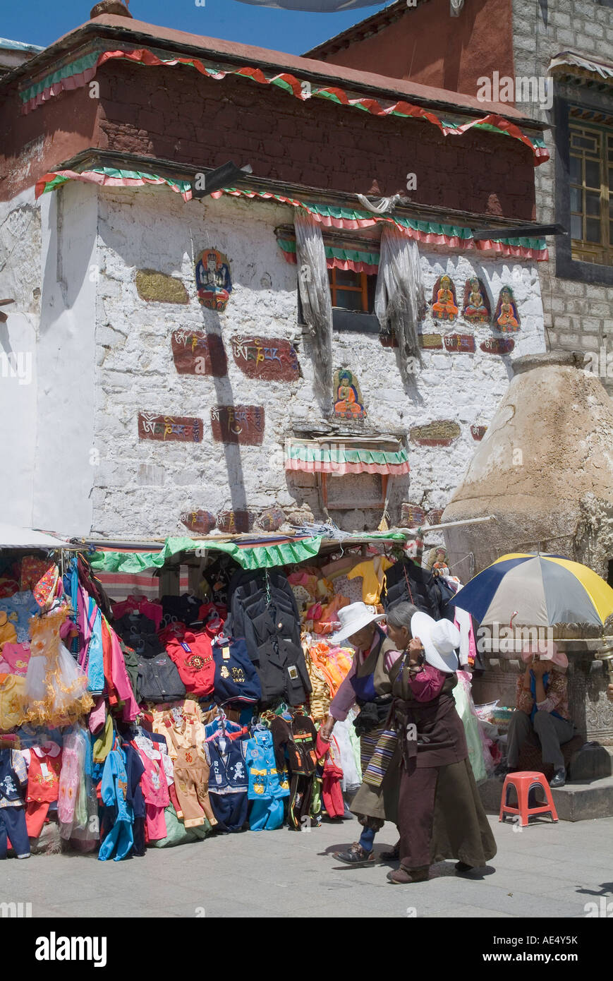 Market stall in front of traditional Tibetan architecture, Barkhor ...
